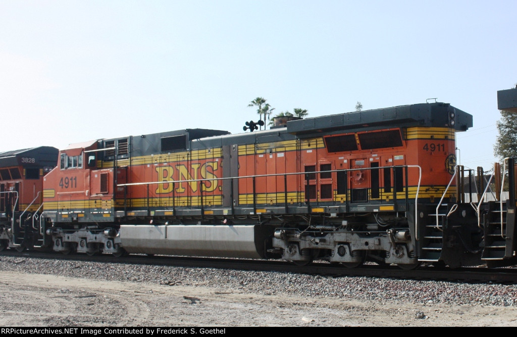 BNSF 4911
